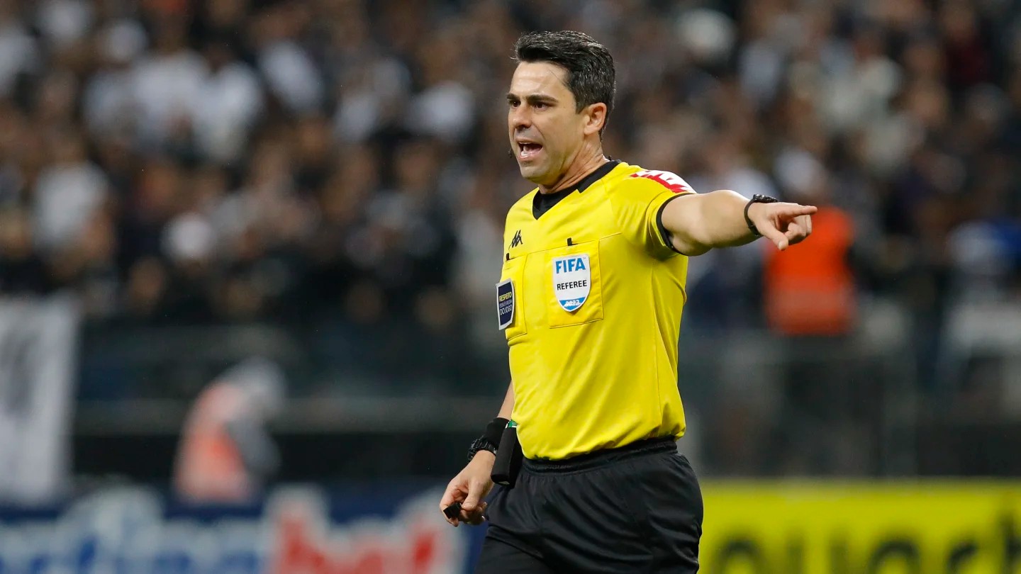 CBF perde a paciência e decide punir juiz de Vasco x Grêmio