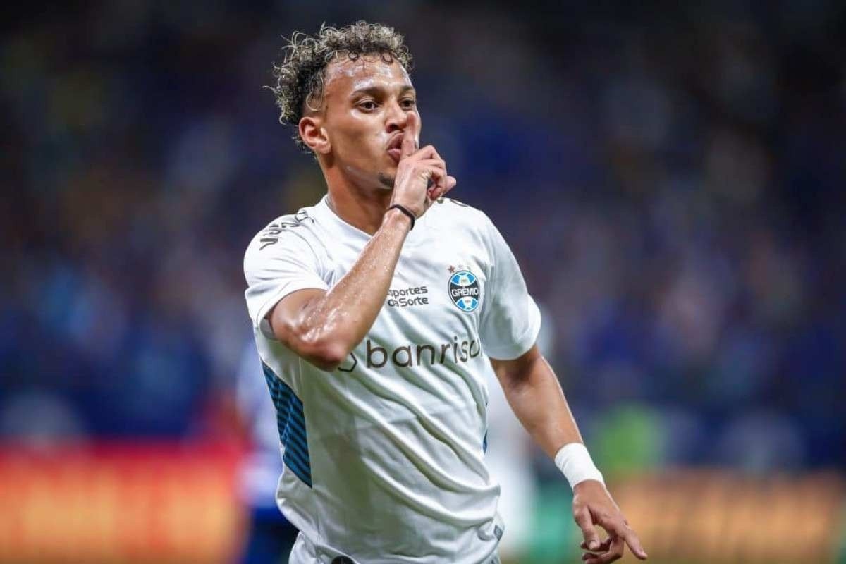 Bitello foi flagrado de volta ao Grêmio nesta semana