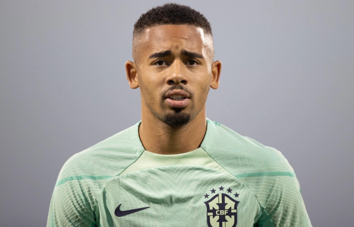Gabriel Jesus já desembarcou do avião para apresentação histórica na ...